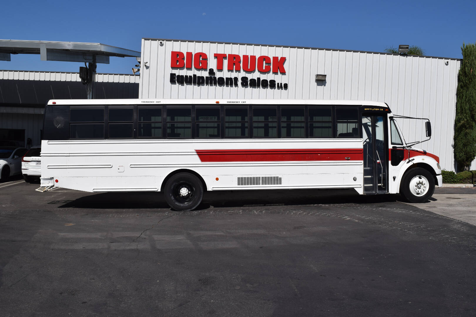 2008 Freightliner M2 32 Activity Bus For Sale