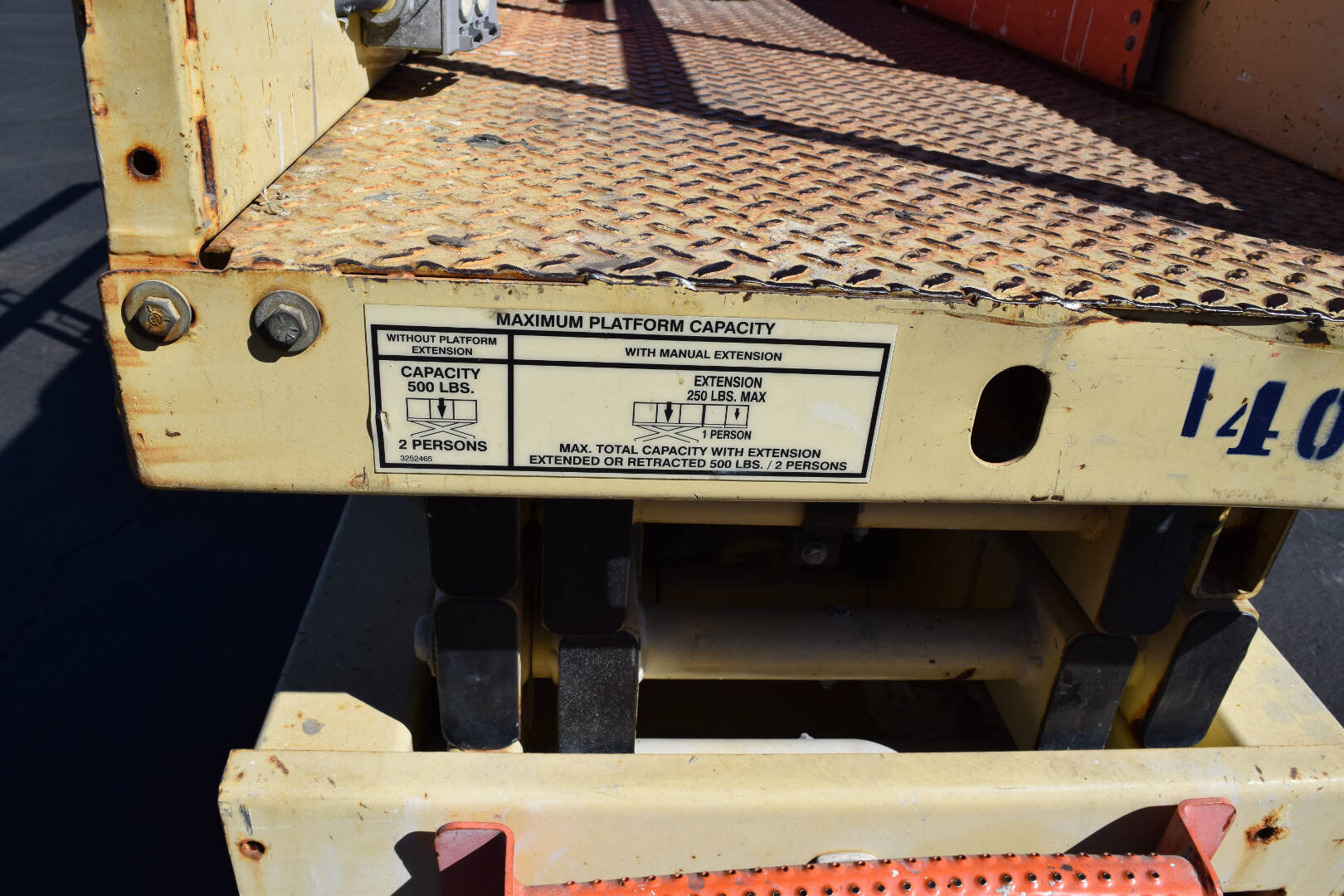1999 JLG 2033E 20' Scissor Lift - Big Truck