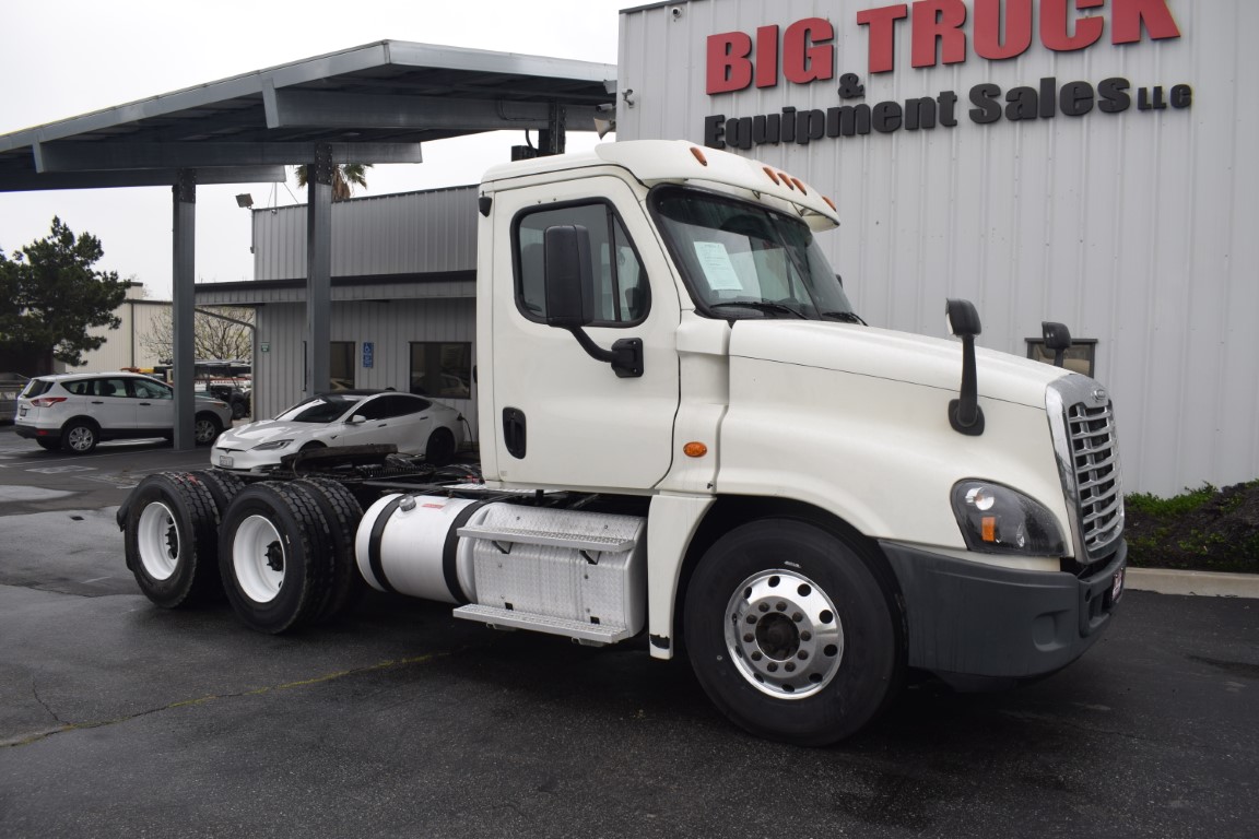 2016 Freightliner Cascadia Day Cab For Sale