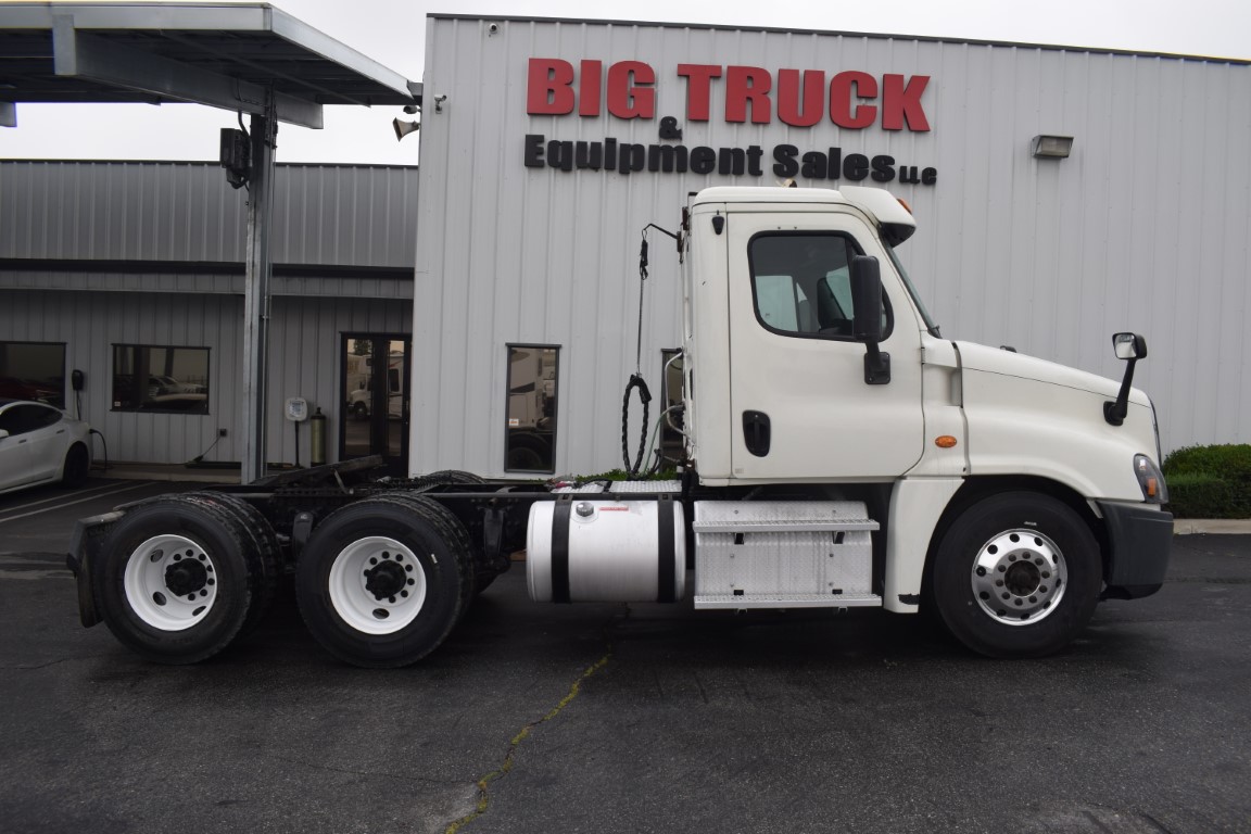 2016 Freightliner Cascadia Day Cab For Sale