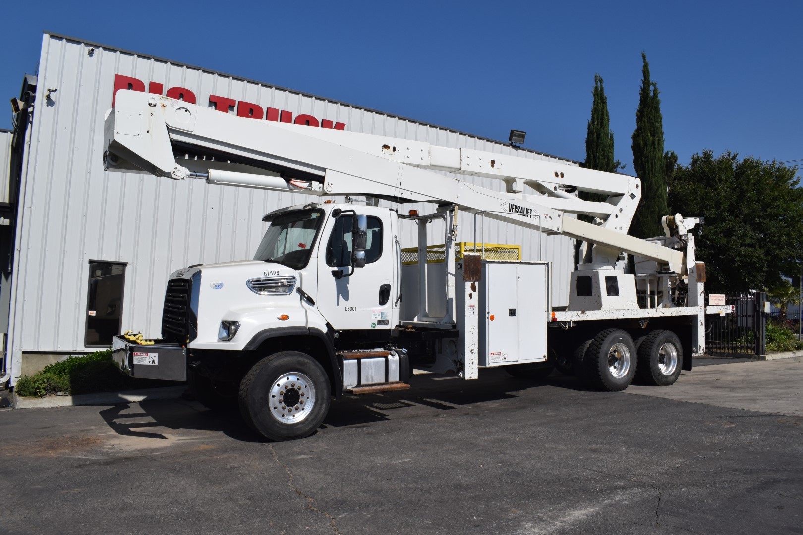 2013 Freightliner 108SD 6x6 Versalift VST-9000 95' Bucket Truck For Sale
