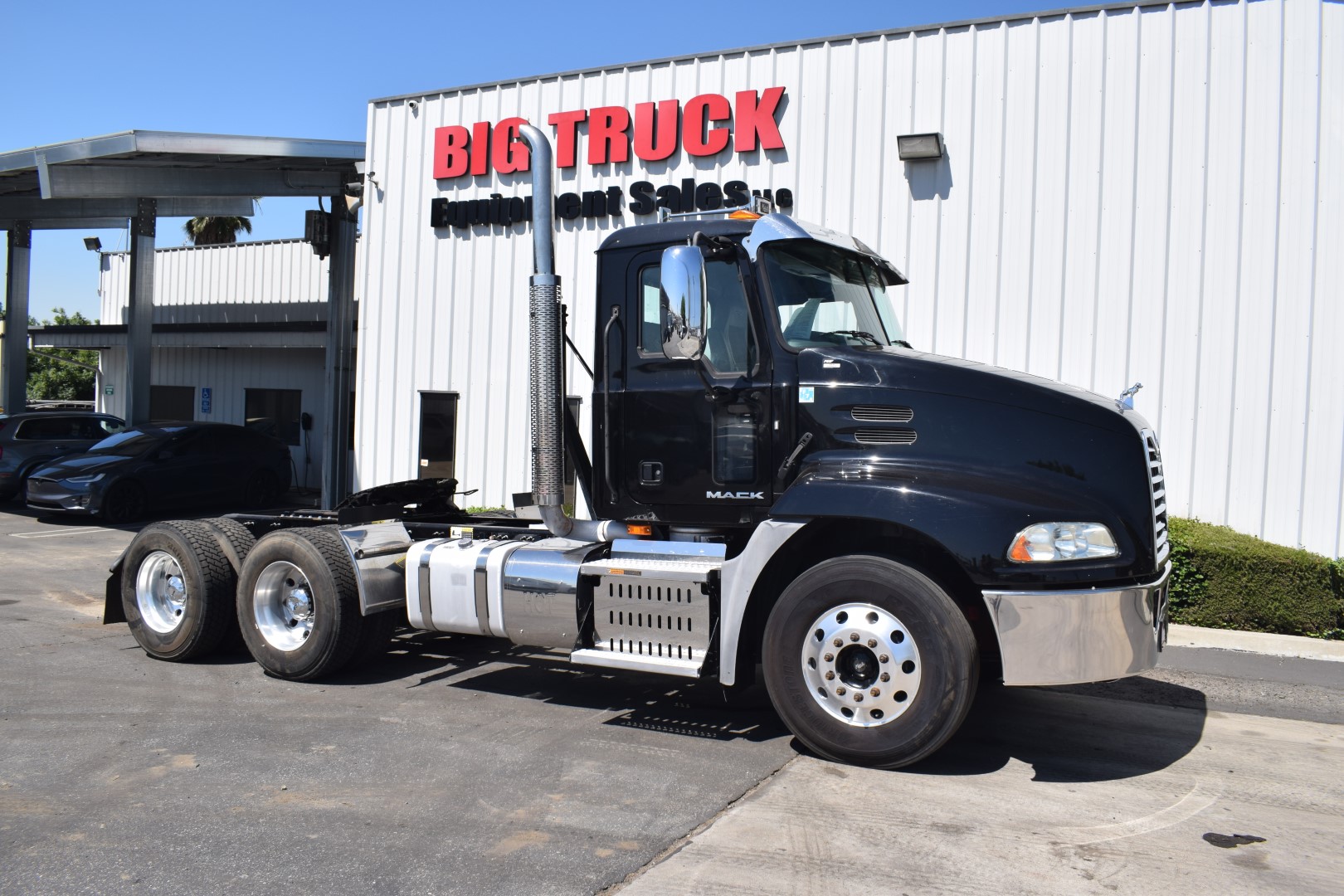 2016 Mack Pinnacle CXU613 Day Cab For Sale