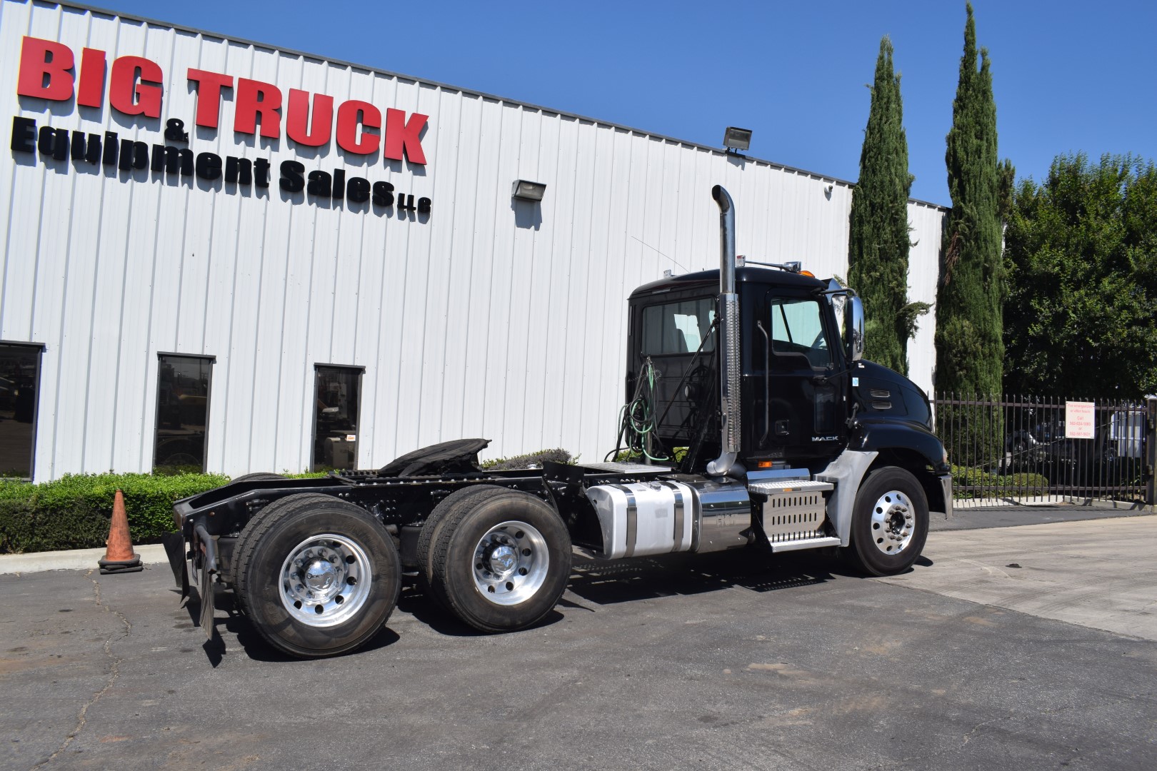 2016 Mack Pinnacle CXU613 Day Cab For Sale