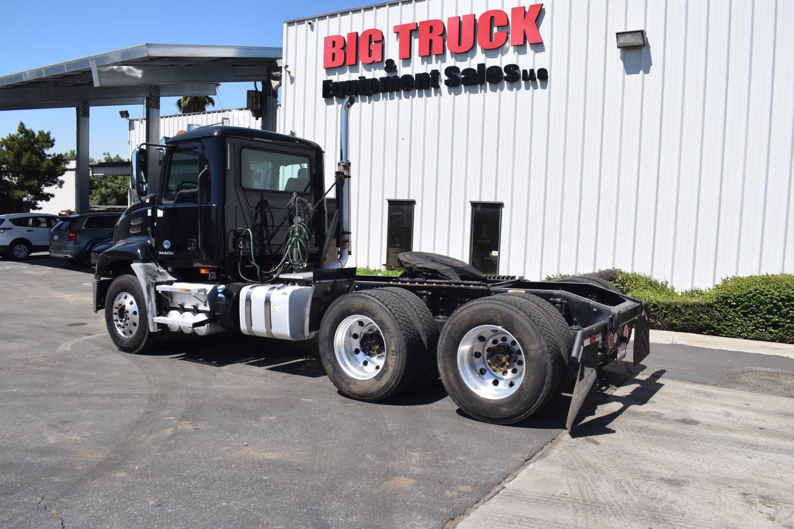 2016 Mack Pinnacle CXU613 Day Cab For Sale