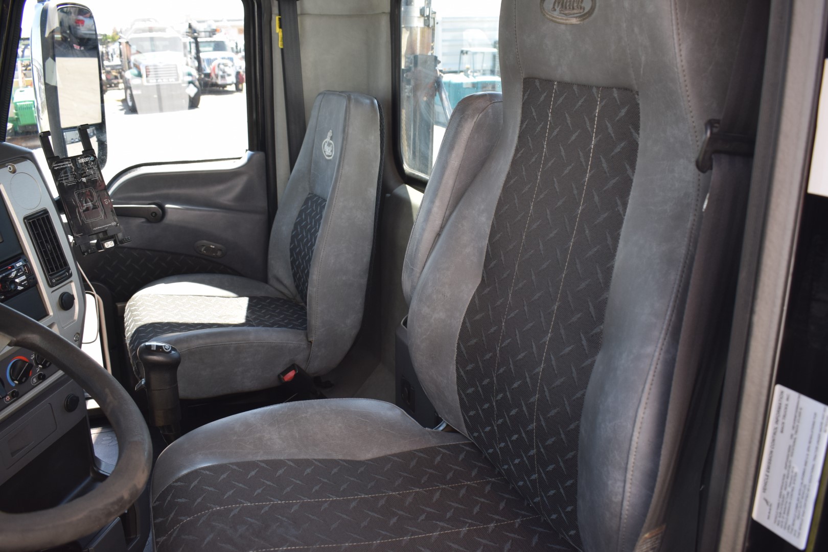 2016 Mack Pinnacle CXU613 Day Cab For Sale