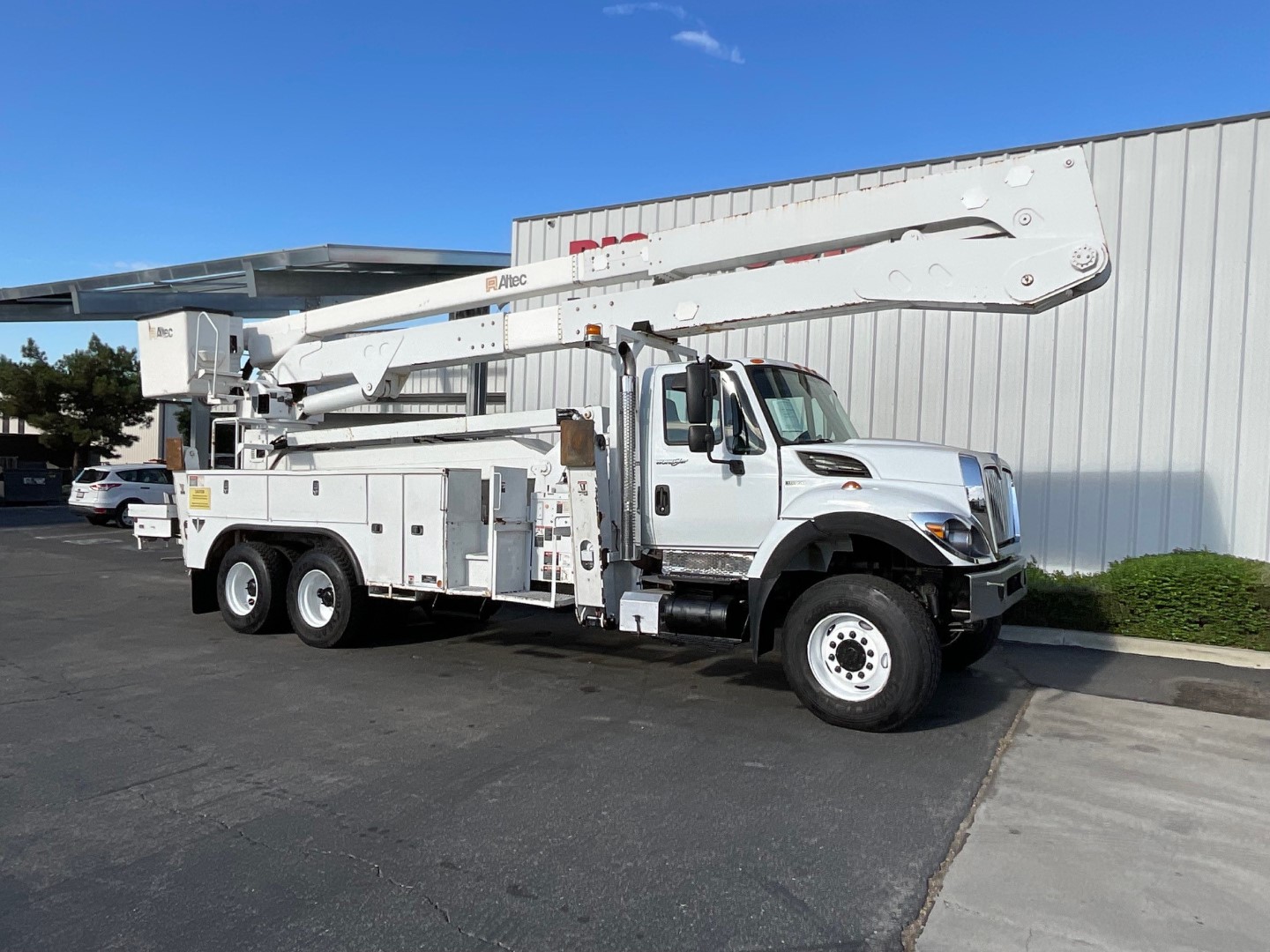 2012 International 7400 6x6 Altec A77T-E93 98' Bucket Truck For Sale