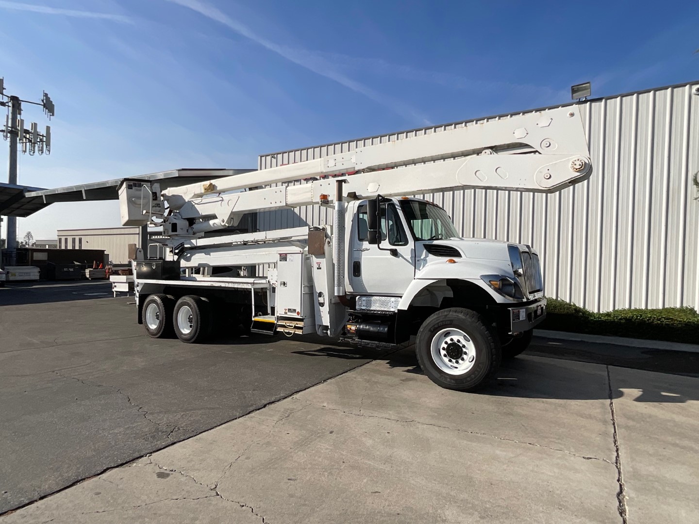 2013 International 7400 6x6 Altec A77T-E93 98' Bucket Truck For Sale