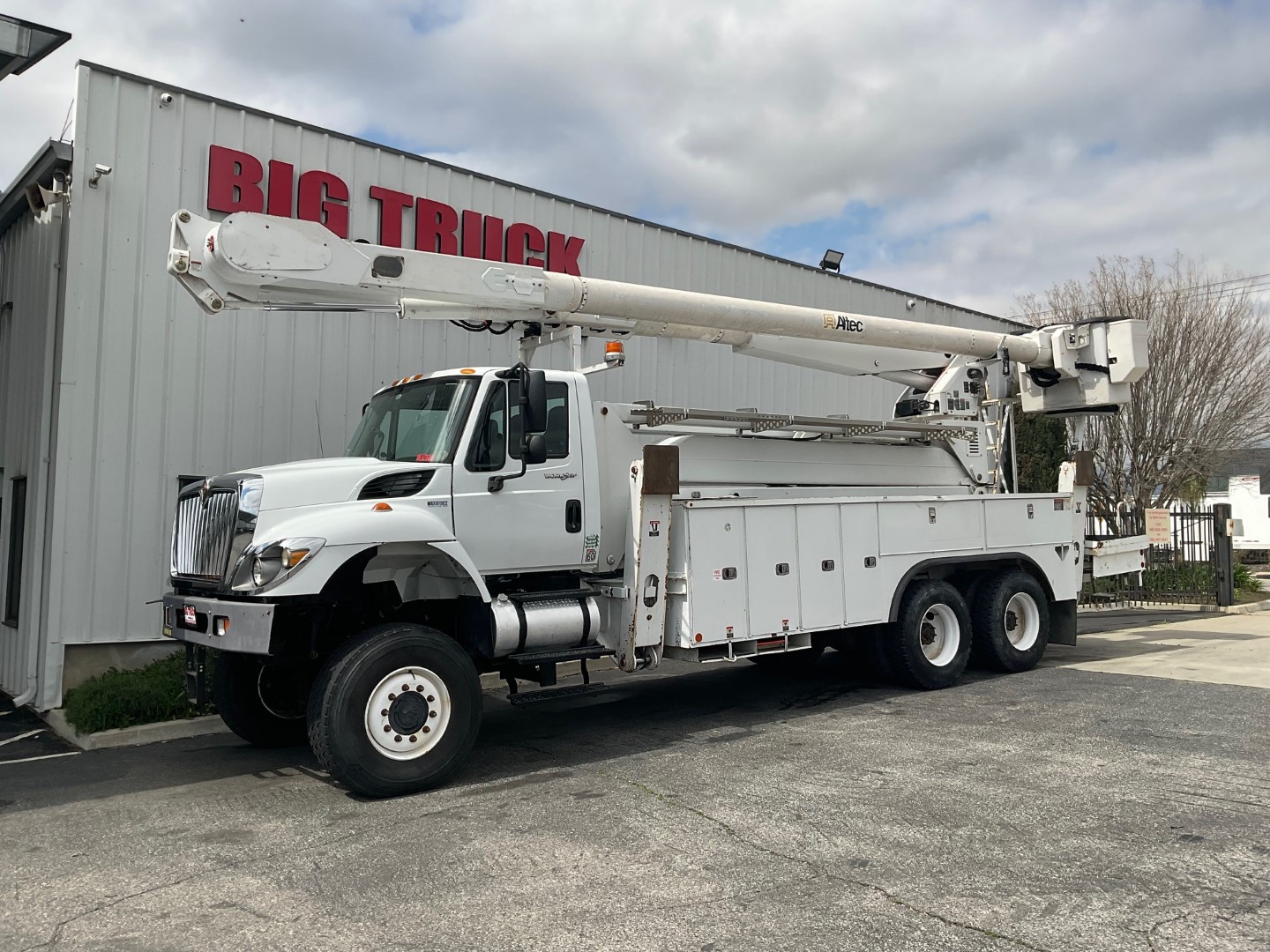 2012 International 7400 6x6 Altec AM900-E100 105' Bucket Truck For Sale