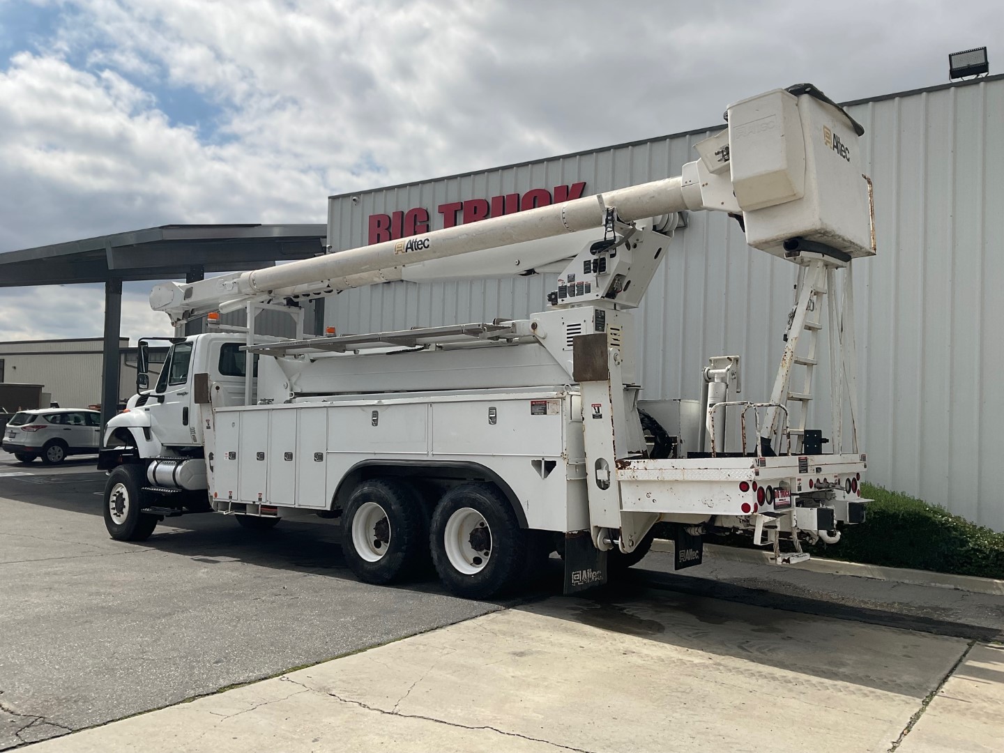 2012 International 7400 6x6 Altec AM900-E100 105' Bucket Truck For Sale