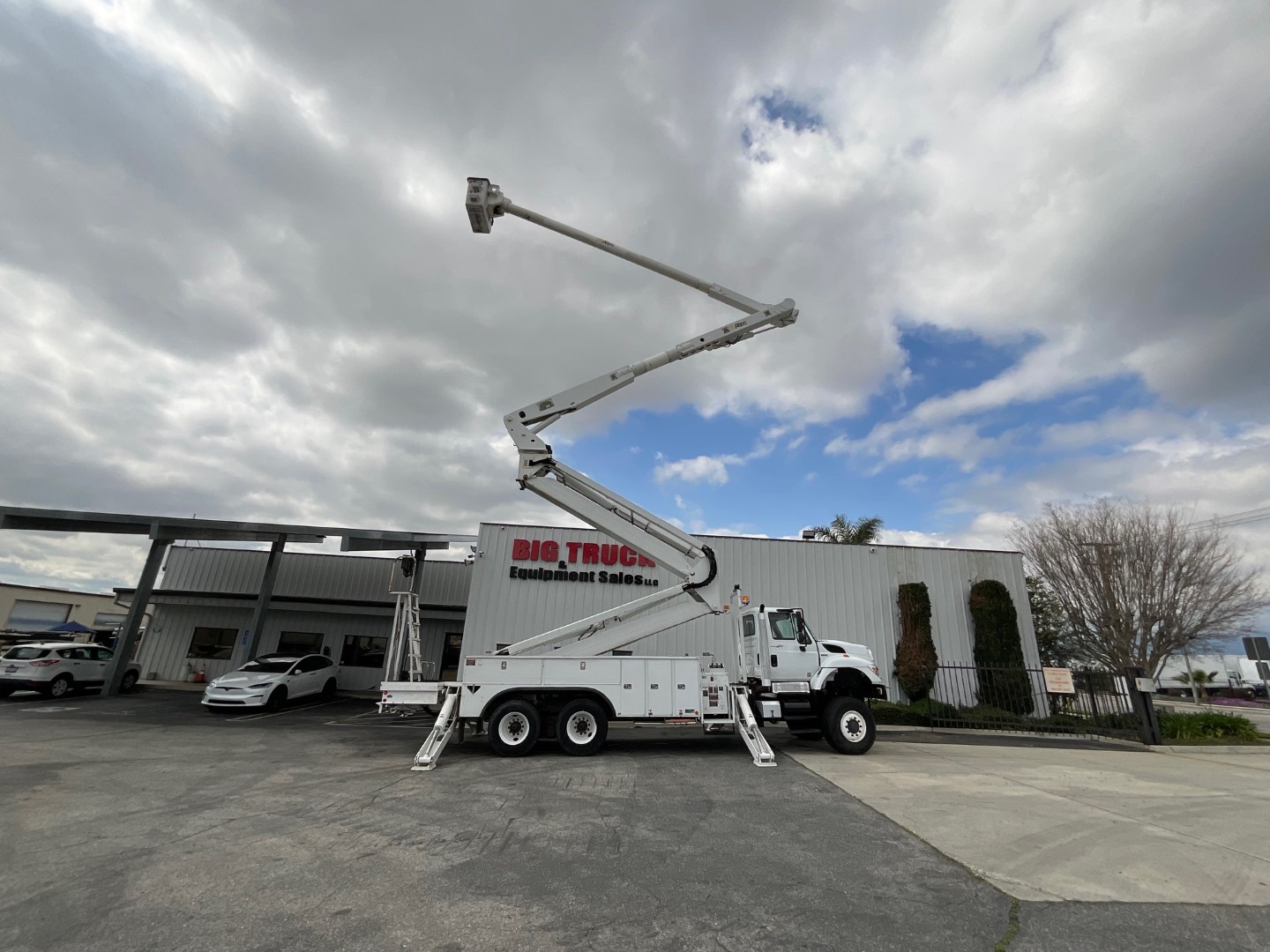2012 International 7400 6x6 Altec AM900-E100 105' Bucket Truck For Sale