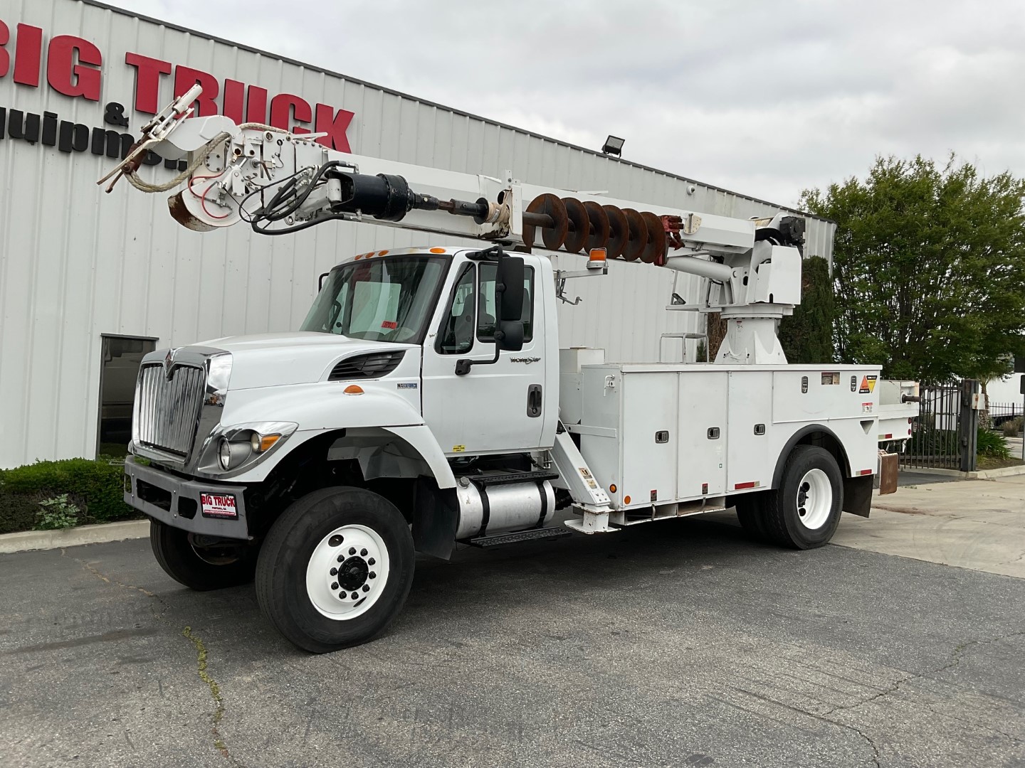 2013 International 7300 4x4 Altec DM47B-TR Digger Derrick Truck For Sale