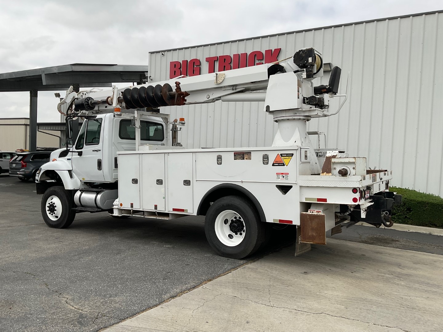 2013 International 7300 4x4 Altec DM47B-TR Digger Derrick Truck For Sale