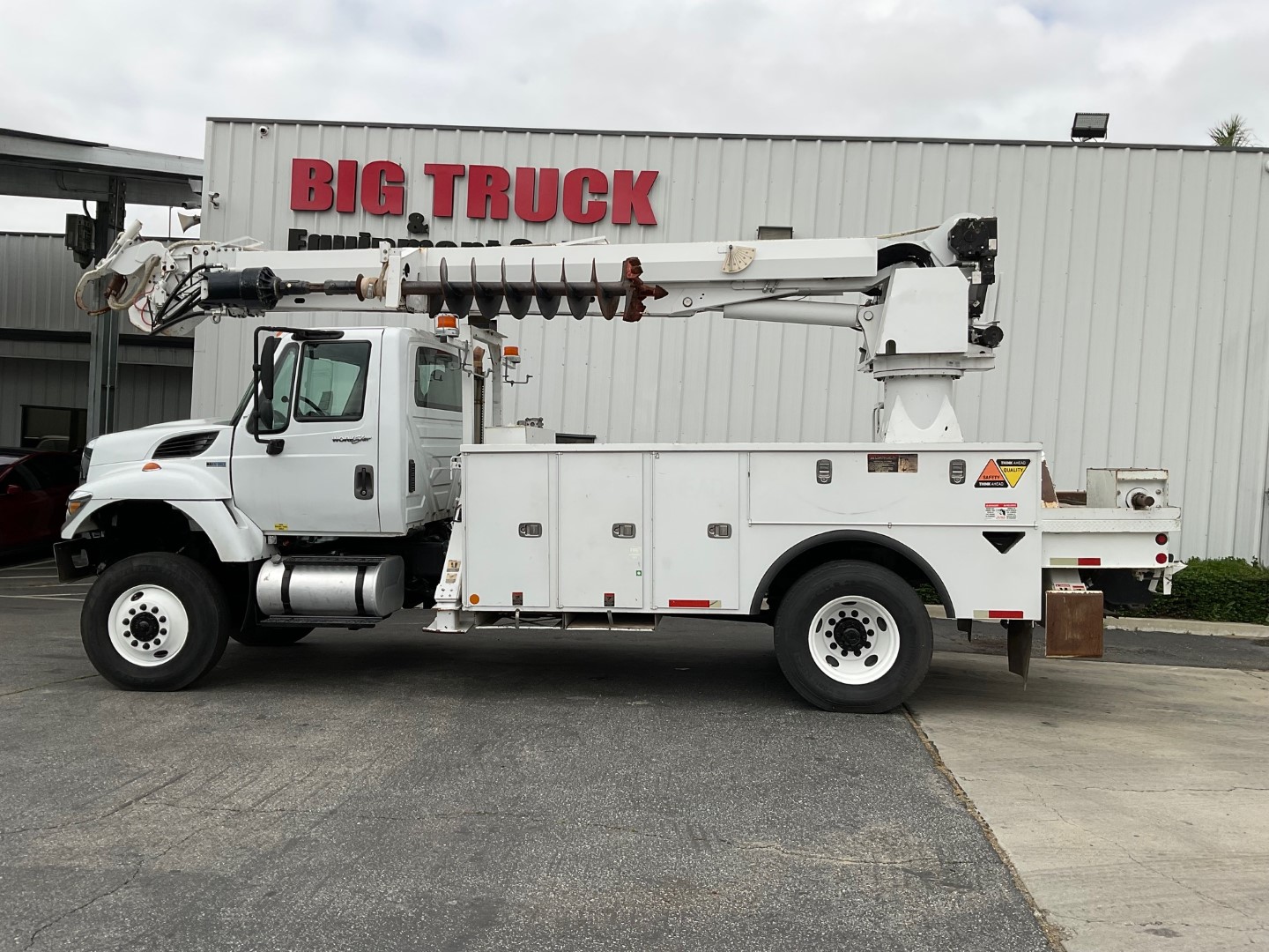 2013 International 7300 4x4 Altec DM47B-TR Digger Derrick Truck For Sale