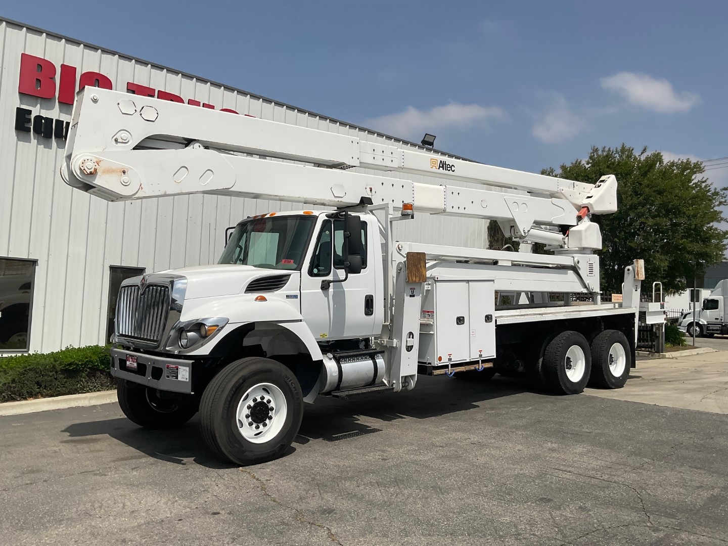2015 International 7400 6x6 Altec A77T-E93 98' Bucket Truck For Sale