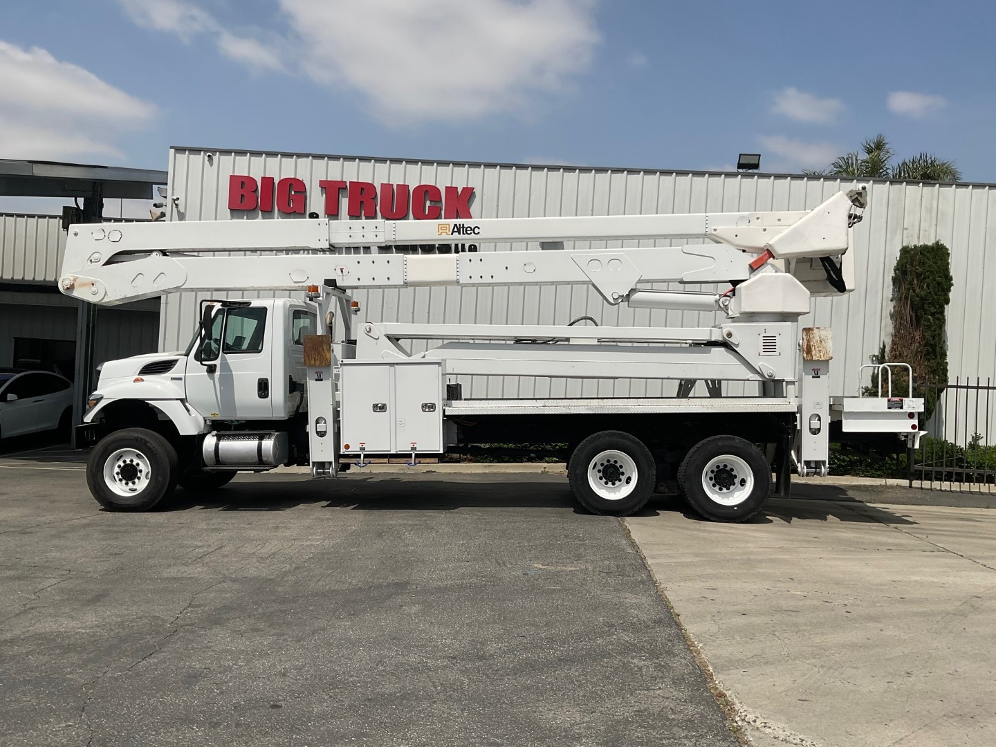 2015 International 7400 6x6 Altec A77T-E93 98' Bucket Truck For Sale