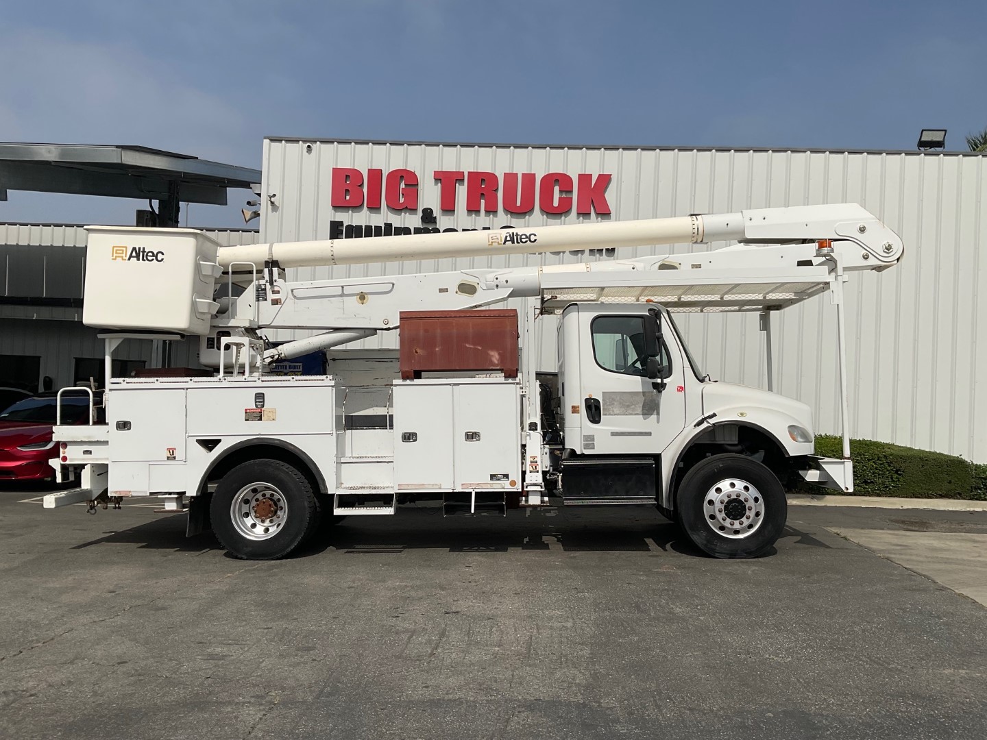 2014 Freightliner M2 4x4 Altec AA755 60' Bucket Truck For Sale