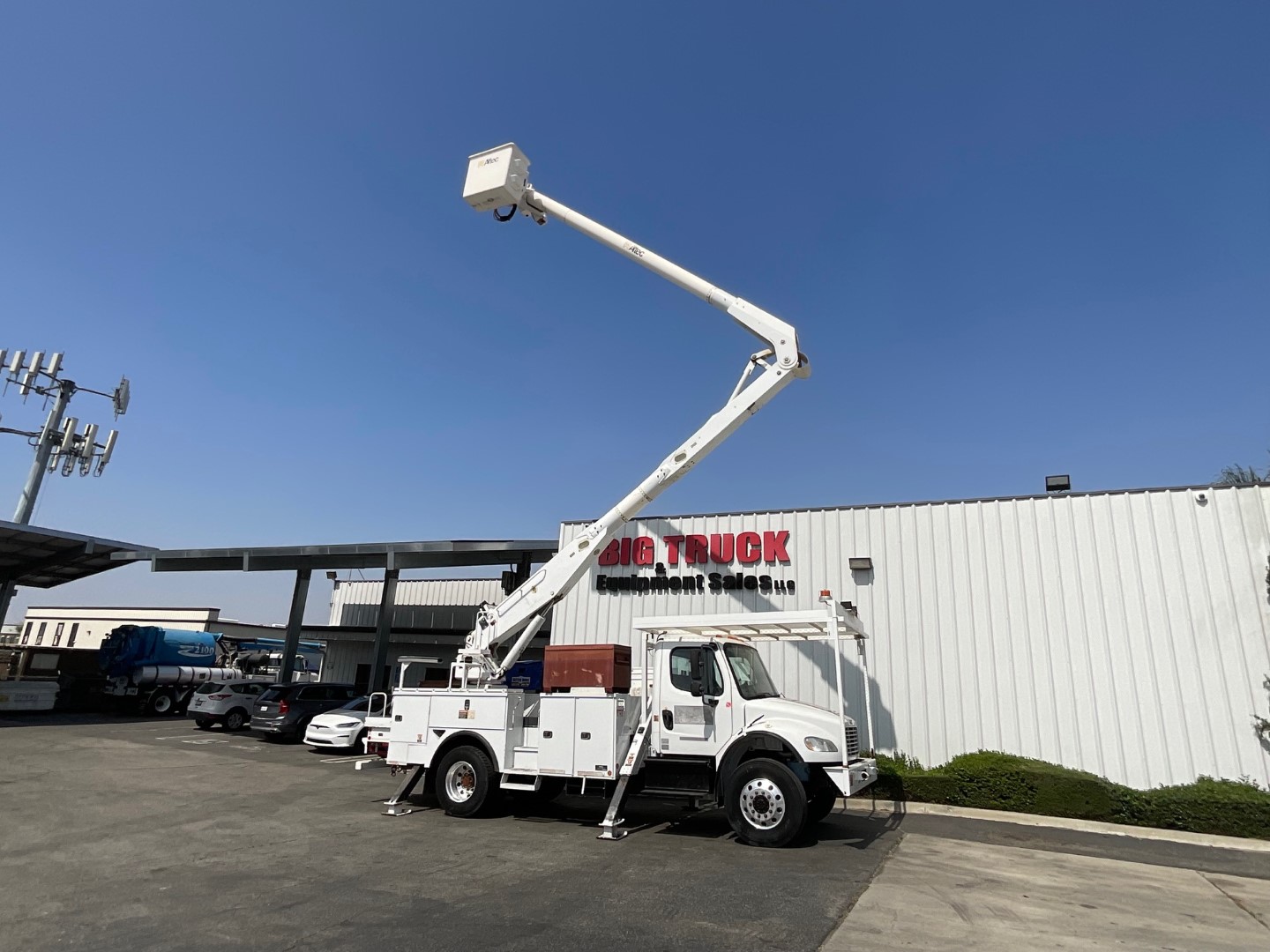 2014 Freightliner M2 4x4 Altec AA755 60' Bucket Truck For Sale