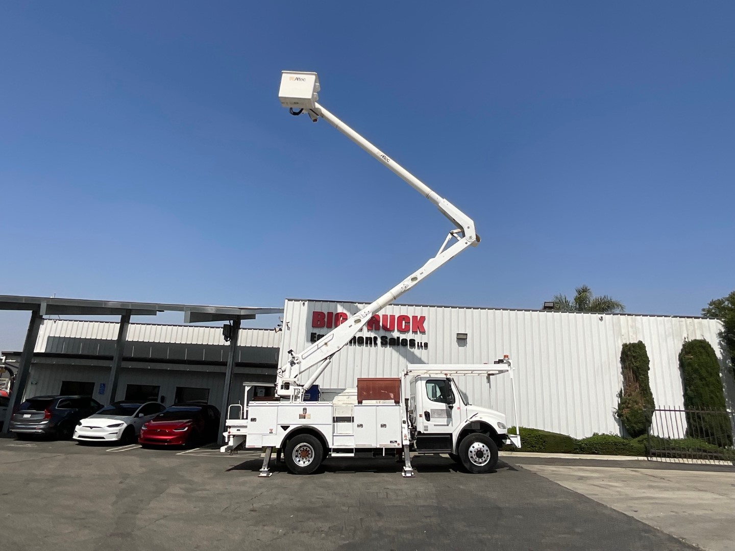 2014 Freightliner M2 4x4 Altec AA755 60' Bucket Truck For Sale