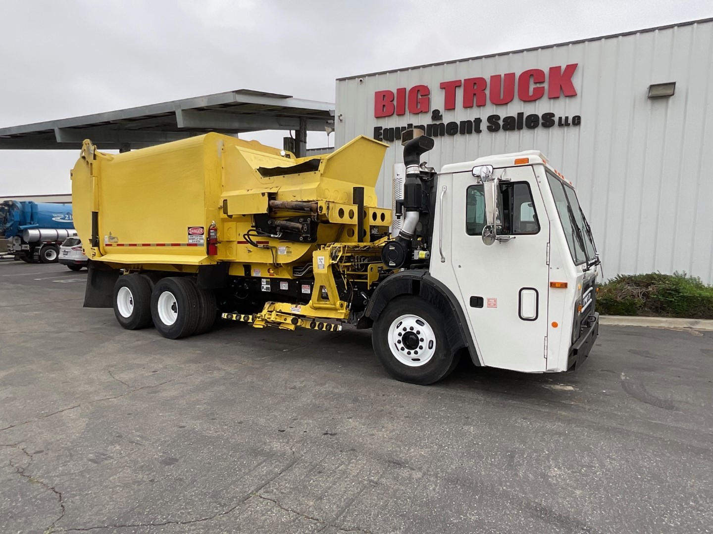 2016 Mack LEU613 Dadee Scorpion Side Loader Garbage Truck For Sale