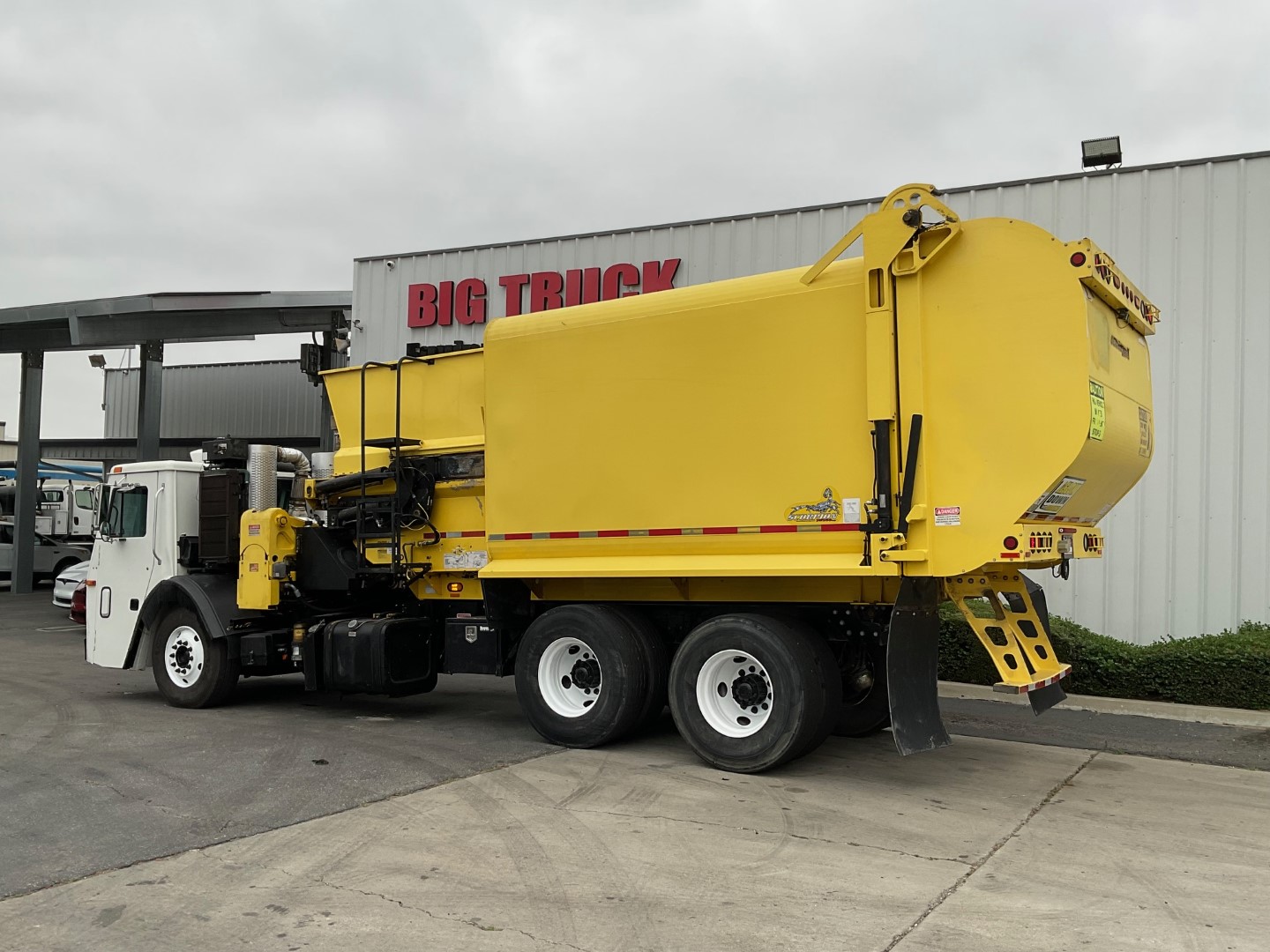 2016 Mack LEU613 Dadee Scorpion Side Loader Garbage Truck For Sale