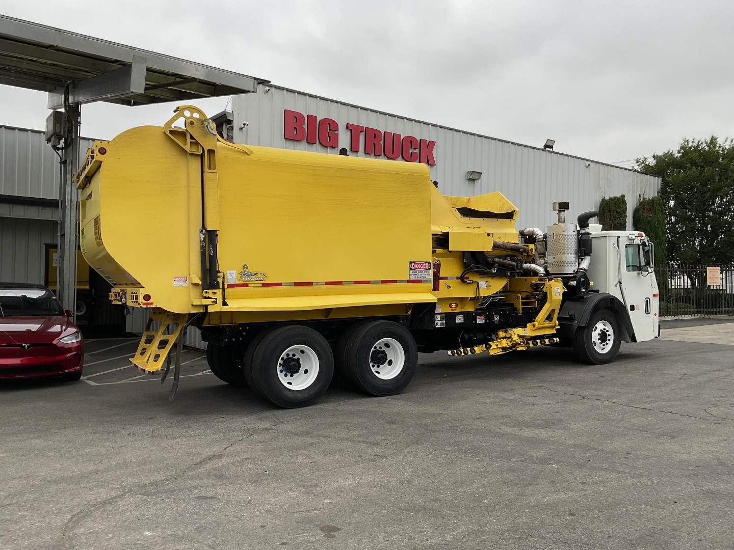 2016 Mack LEU613 Dadee Scorpion Side Loader Garbage Truck For Sale