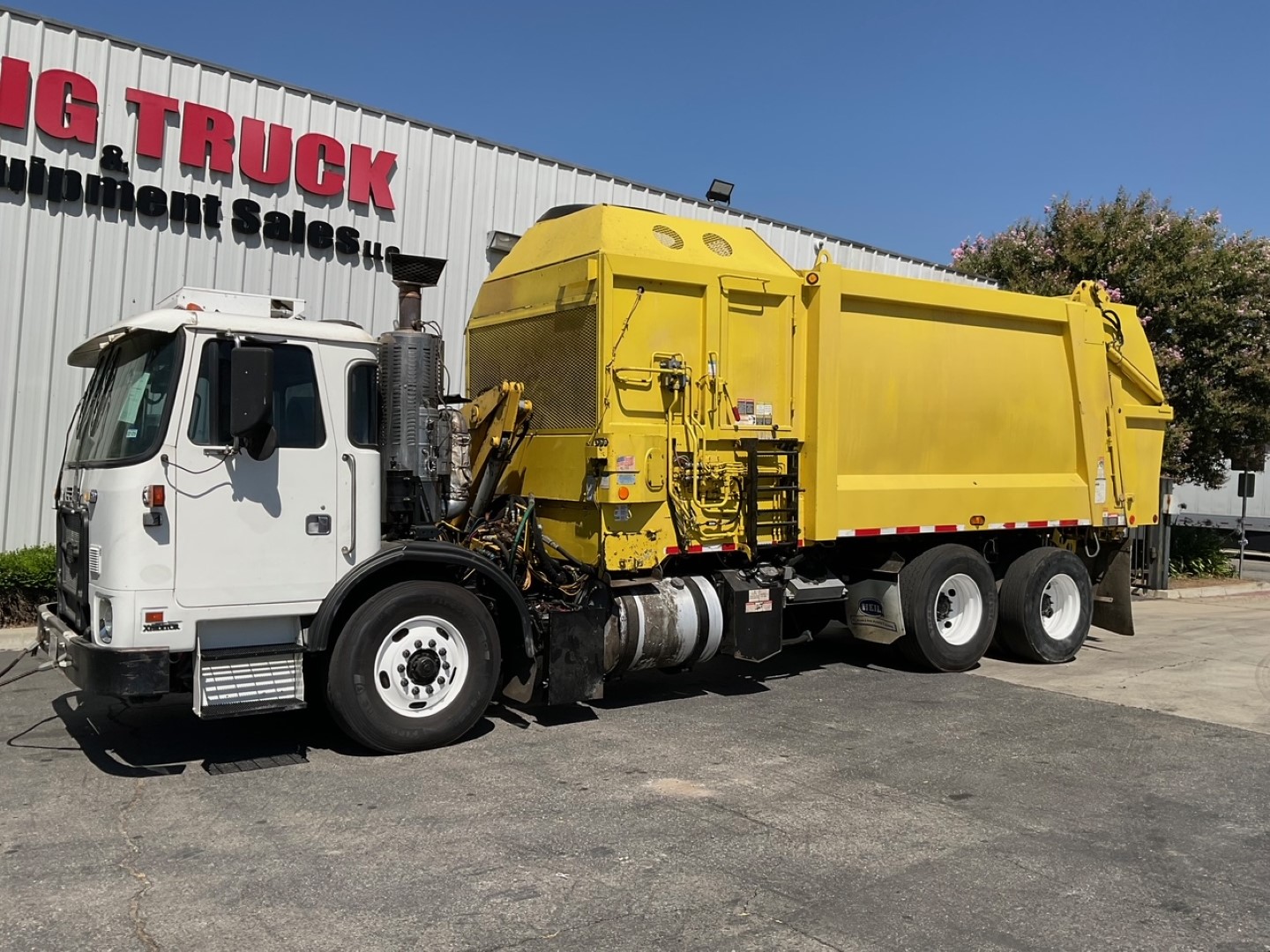 2016 Autocar Xpeditor Heil 28YD Side Loader Garbage Truck For Sale