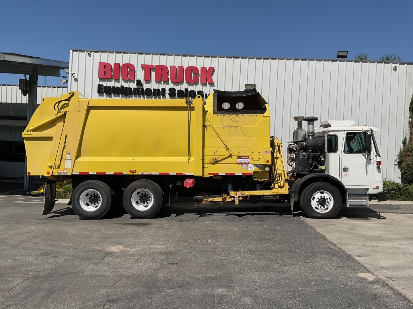2016 Autocar Xpeditor Heil 28YD Side Loader Garbage Truck For Sale