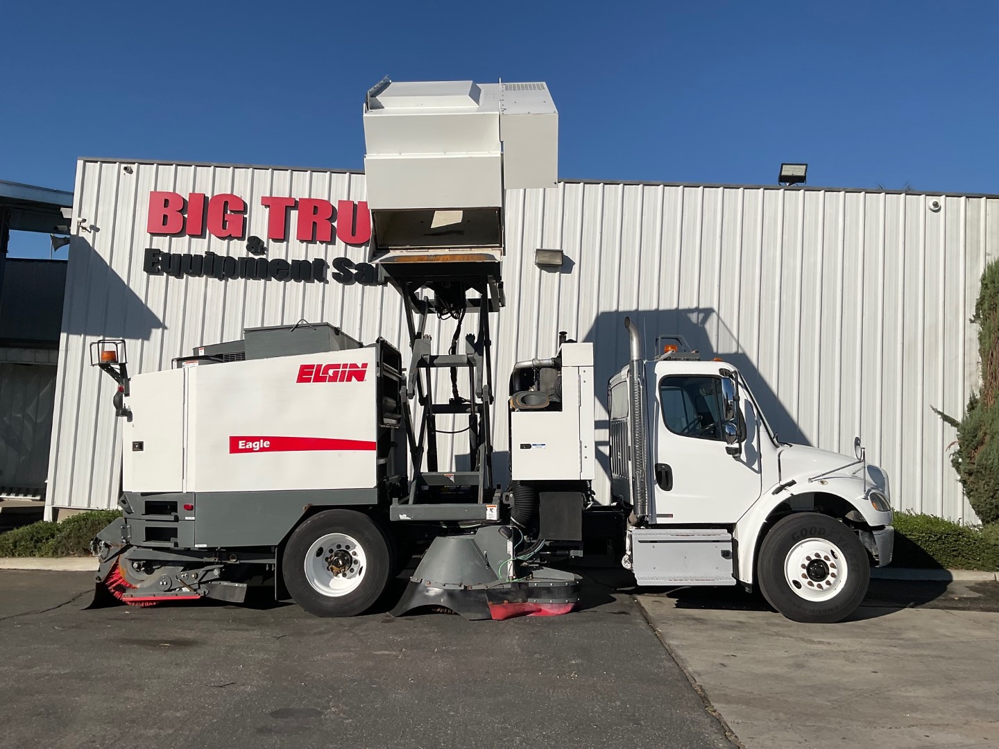 2017 Freightliner M2 Elgin Eagle Waterless Street Sweeper For Sale