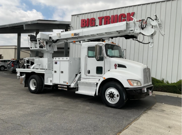 Safety Tips for Operating a Digger Derrick Truck - Big Truck