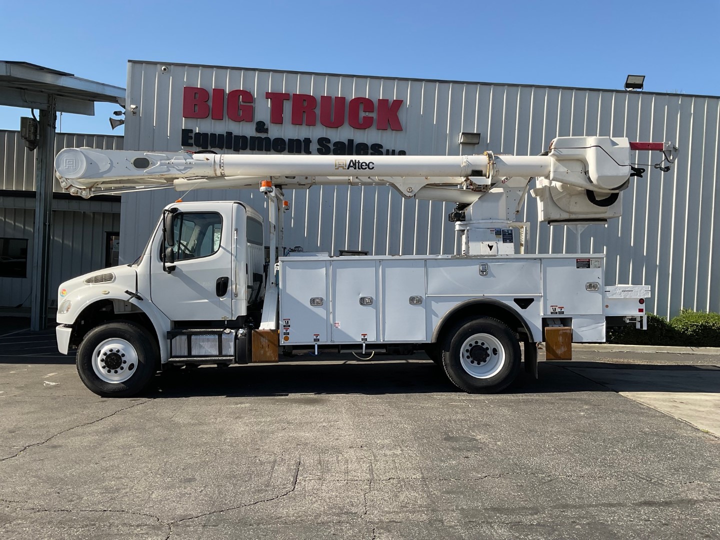 2015 Freightliner M2 4x4 Altec AM55 60' Bucket Truck For Sale