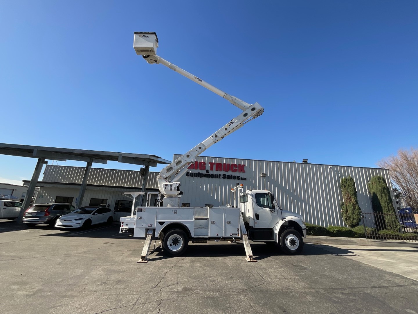 2015 Freightliner M2 4x4 Altec AM55 60' Bucket Truck For Sale
