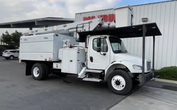 A Beginner's Guide to Operating a Bucket Truck Safely - Big Truck