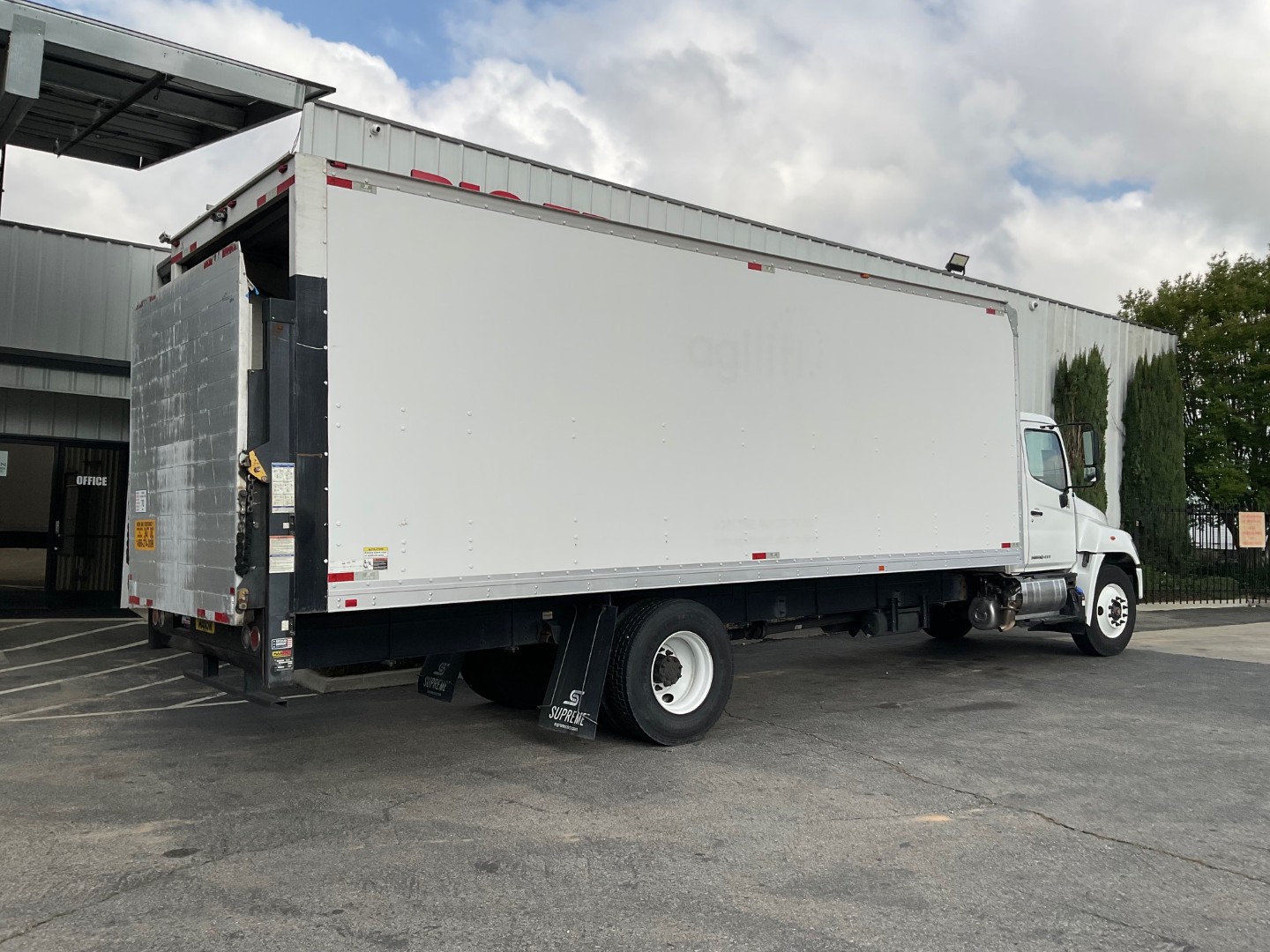 2017 Hino 268 24' Box Truck For Sale