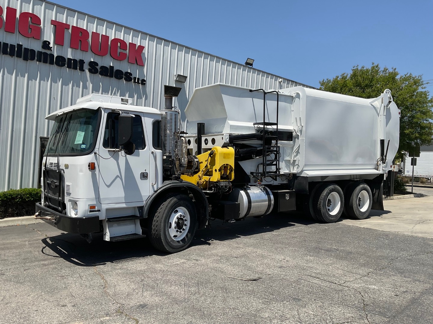 2016 Autocar Xpeditor Dadee Scorpion Side Loader Garbage Truck For Sale