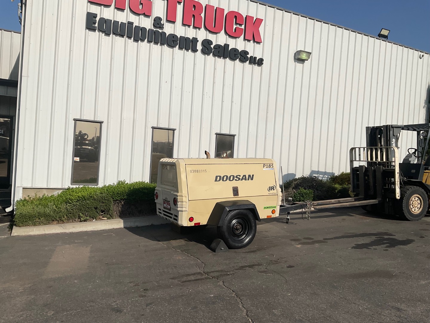 2012 Doosan P185 Air Compressor Trailer For Sale