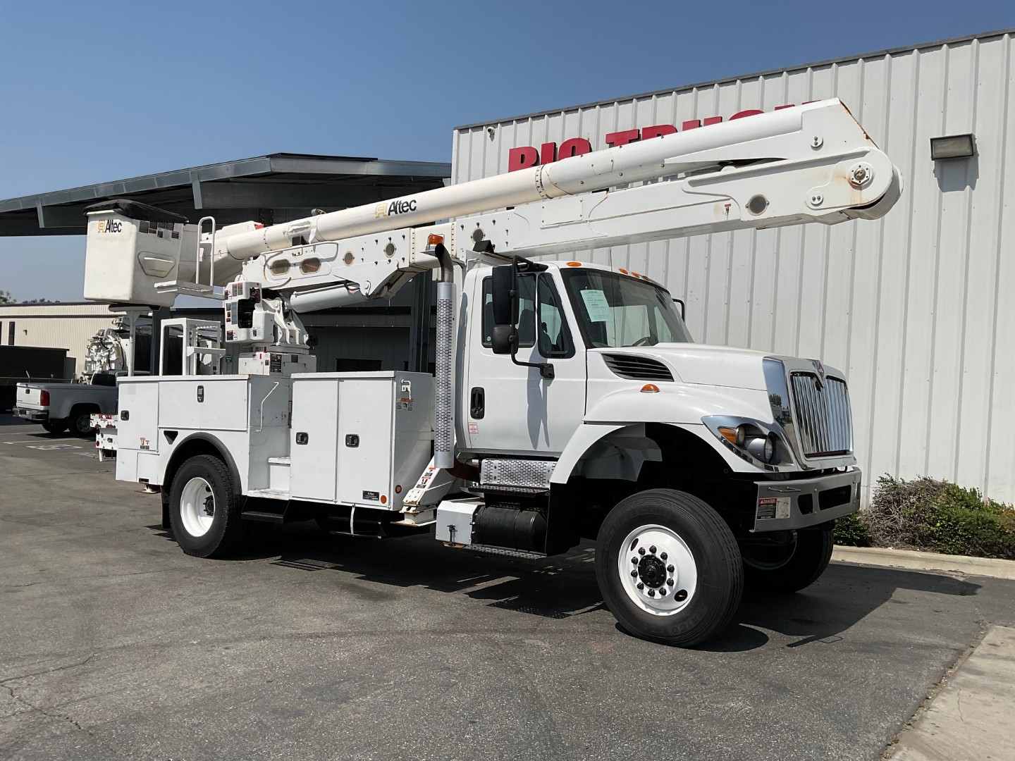 2016 International 7300 4x4 Altec AA55 60' Bucket Truck For Sale