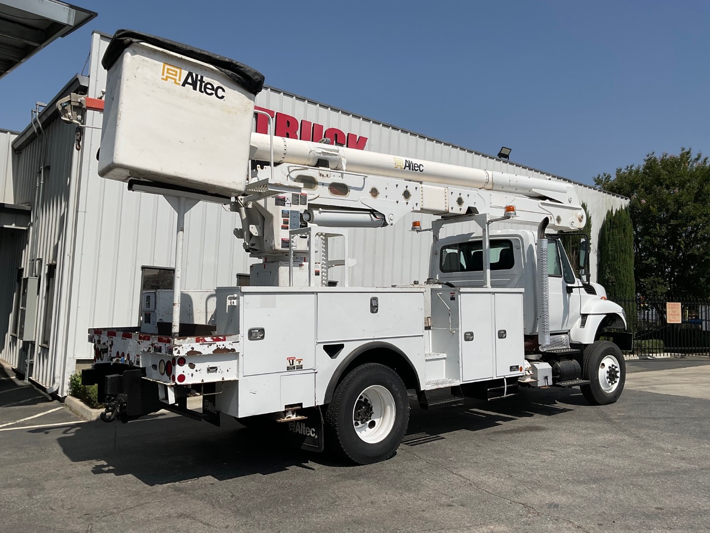 2016 International 7300 4x4 Altec AA55 60' Bucket Truck For Sale