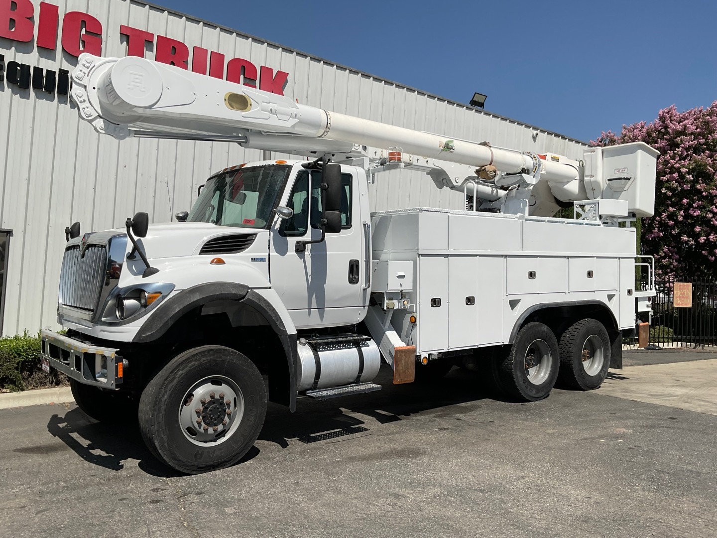 2013 International 7500 6x6 Altec AM55-MH 60' Bucket Truck For Sale