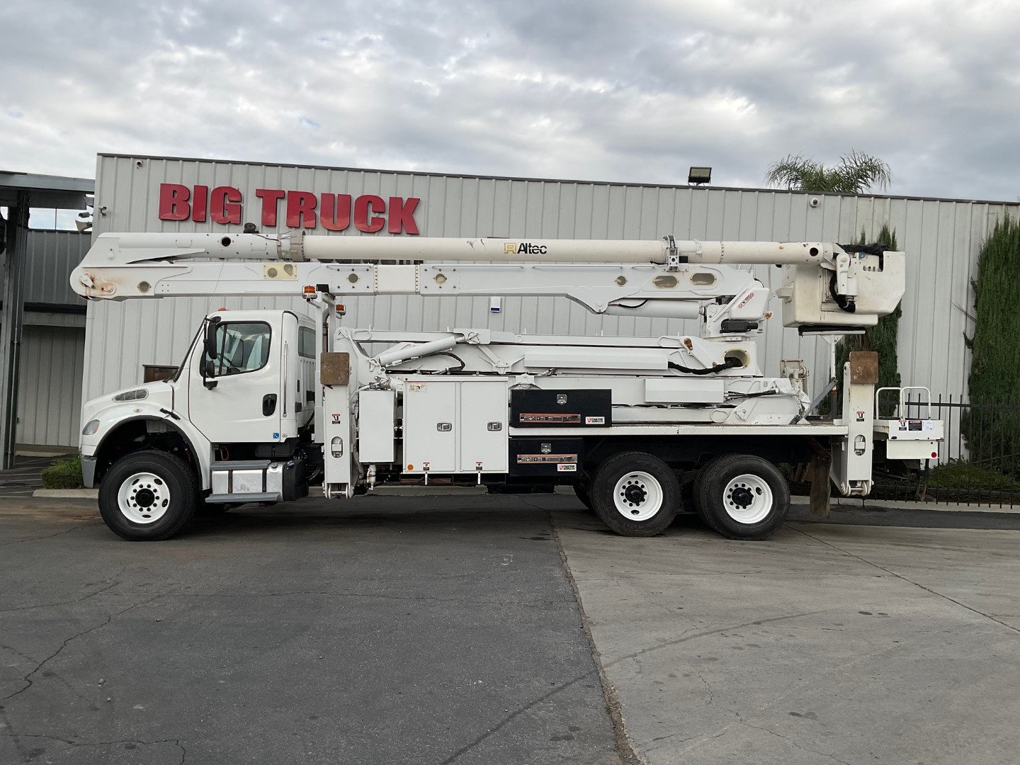2017 Freightliner M2 6x6 Altec AN67-E100 105' Elevator Bucket Truck For ...